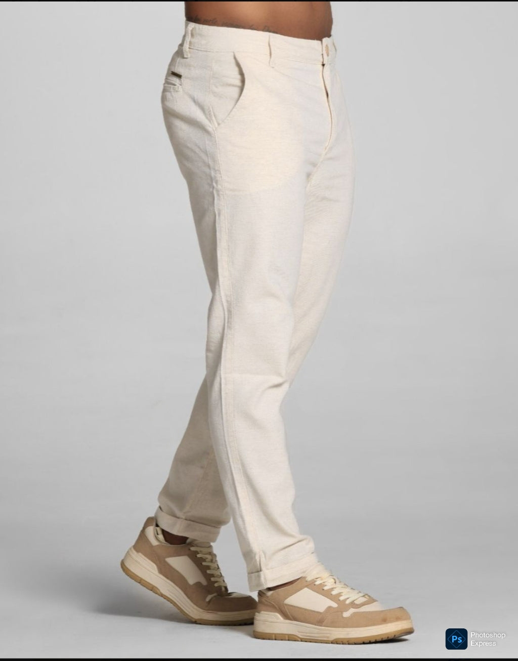 CALÇA SOCIAL EM SARJA LEVE CRÚ COM BARRA ITALIANA. – MarivPedro